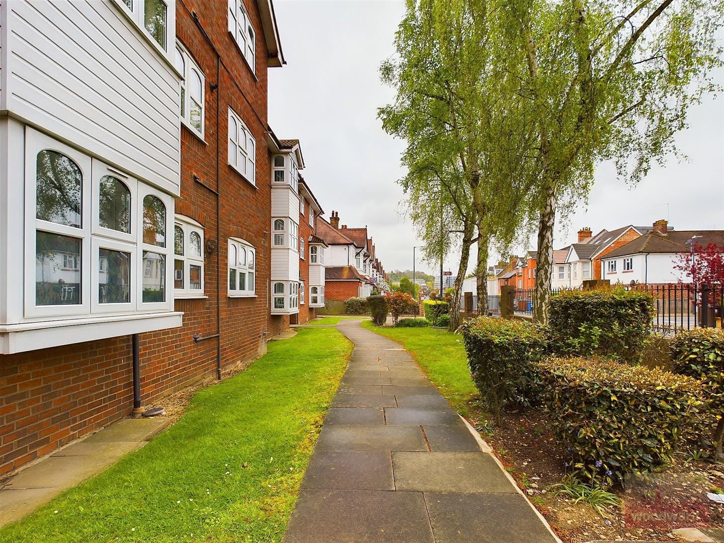 2 bed flat for sale in Harrow View, Harrow | Woodward Estate Agents